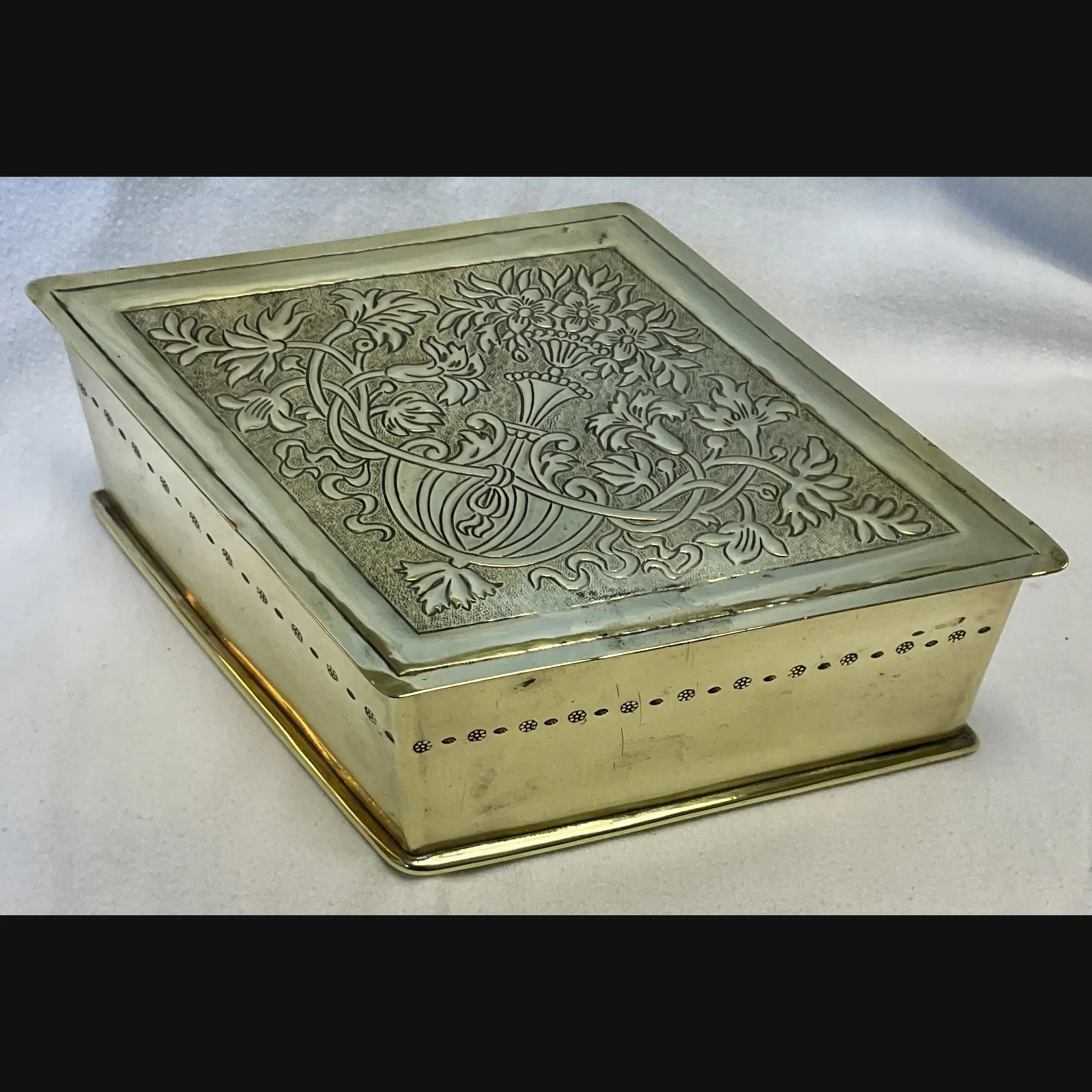 =?Windows 1252?Q?Arts_And_Crafts_Repousse_Table_Box_Is_Brass_With ...